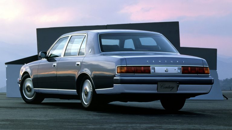 Coche del día: Toyota Century (G50) - espíritu RACER