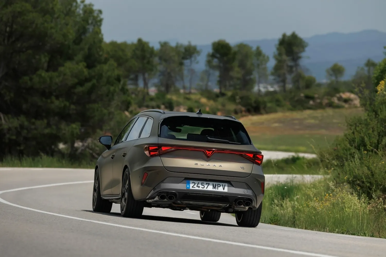 Cupra León 333 vs Golf R: gana el que menos esperabas - espíritu RACER